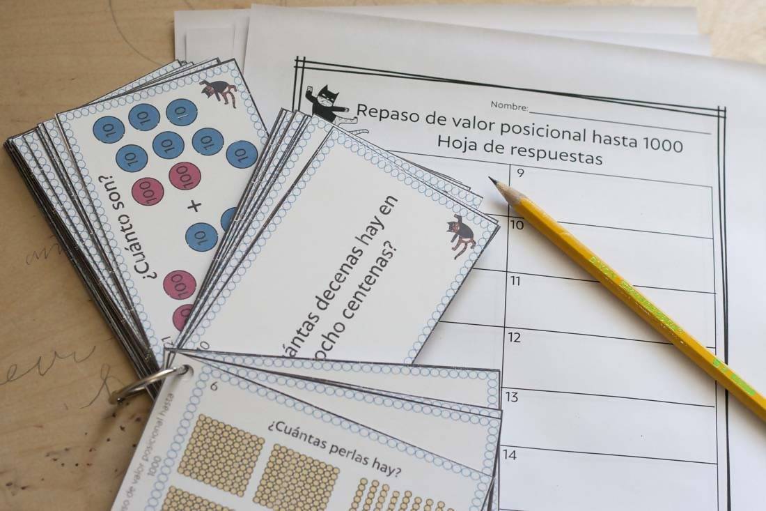 Tarjetas de repaso del valor posicional: Nivel 2 (Place Value Review T ...